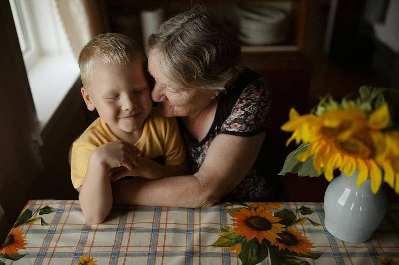 Tchyně protěžuje našeho syna a jeho sestra ji nezajímá. | NESPECHEJ.cz