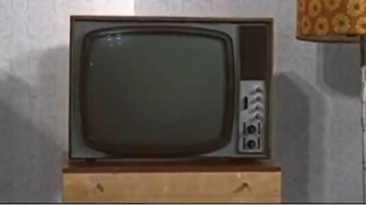 Televizor Color – král obýváků, který přinesl barvy do | NESPECHEJ.cz